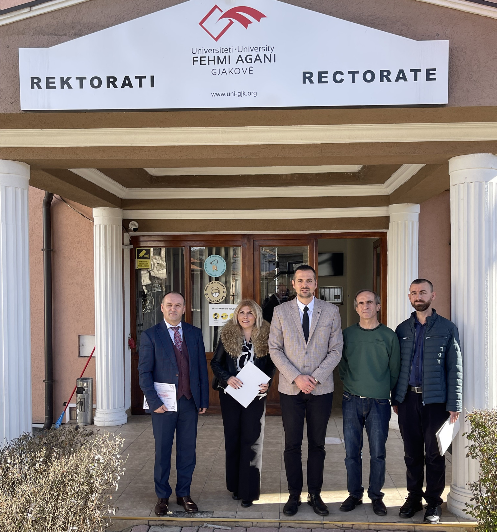 Rektori Bunjaku ndanë mirënjohjet profesorëve dhe asistentëve me ...
