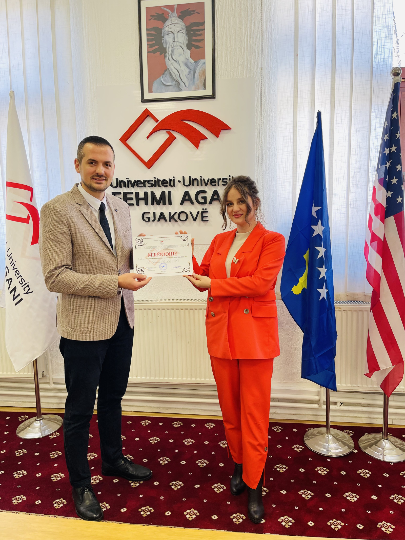 Rektori Bunjaku ndanë mirënjohjet profesorëve dhe asistentëve me ...