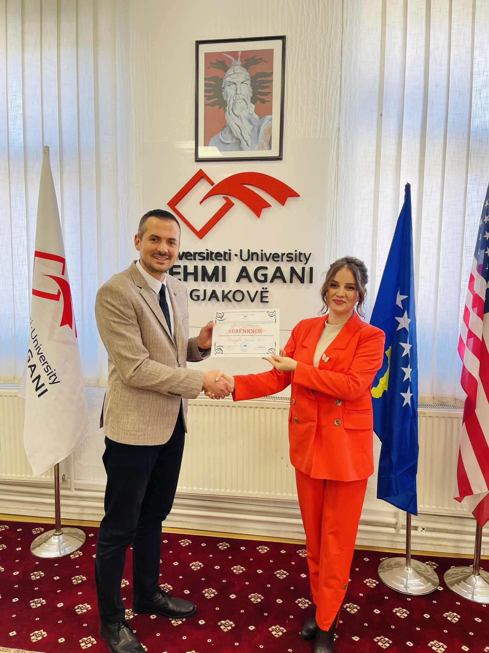 Rektori Bunjaku ndanë mirënjohjet profesorëve dhe asistentëve me ...