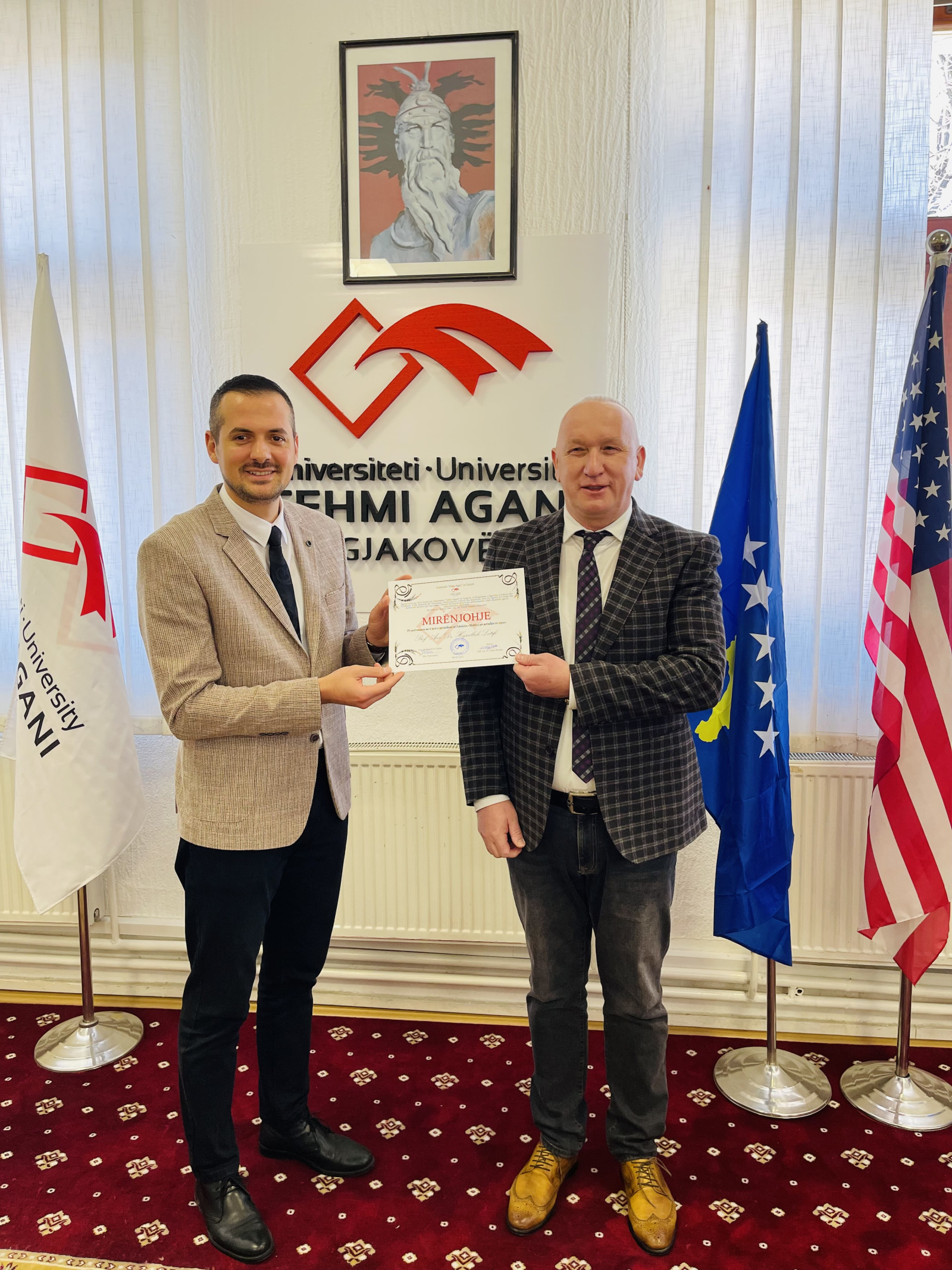 Rektori Bunjaku ndanë mirënjohjet profesorëve dhe asistentëve me ...