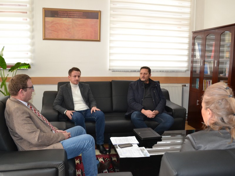 Rektori Nimani pret në takim zyrtarët e KQZ-së | Fakulteti i Mjekësisë ... Rektori Nimani pret në takim zyrtarët e KQZ-së | Fakulteti i Mjekësisë ...