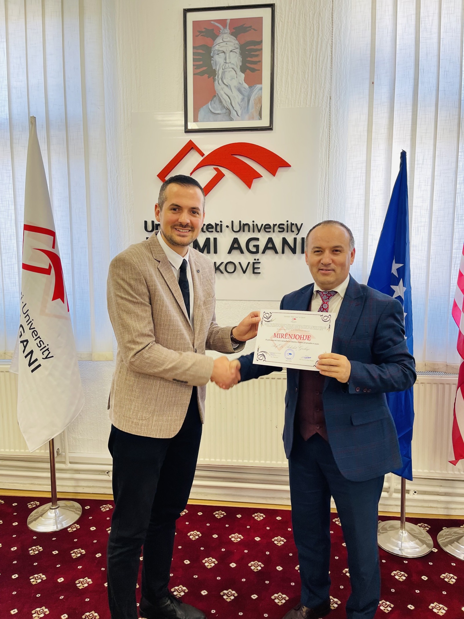 Rektori Bunjaku ndanë mirënjohjet profesorëve dhe asistentëve me ...