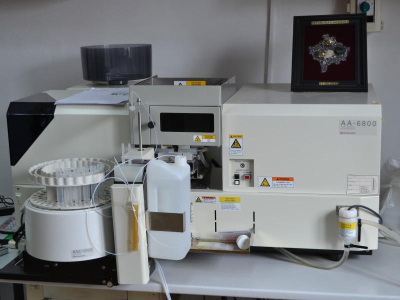 Laboratorët në shërbim të studentëve të Universitetit të Gjakovës ...